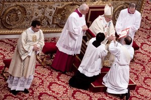 Pope ordains 10 men to the priesthood of Jesus Christ - Communio